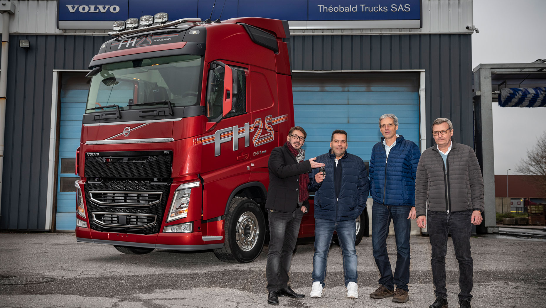 OMT Transport s’offre un Volvo FH 25 ans pour son 25e anniversaire